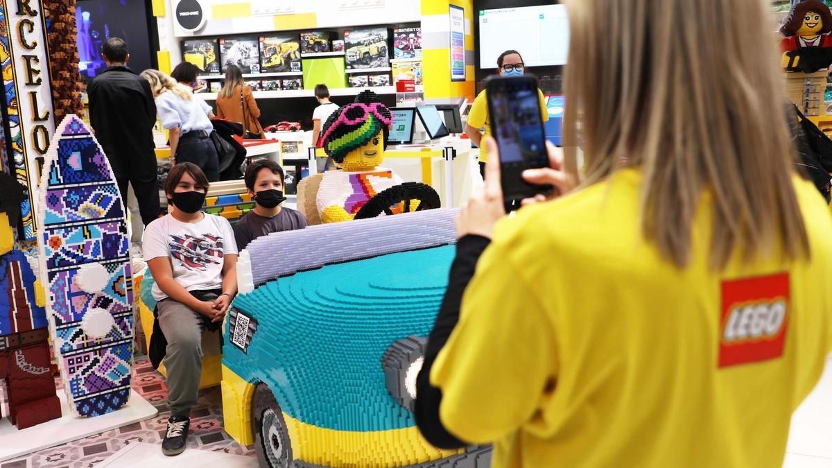 TRABAJO | Montar Legos por 3.000 euros al mes, la oferta de trabajo que ...