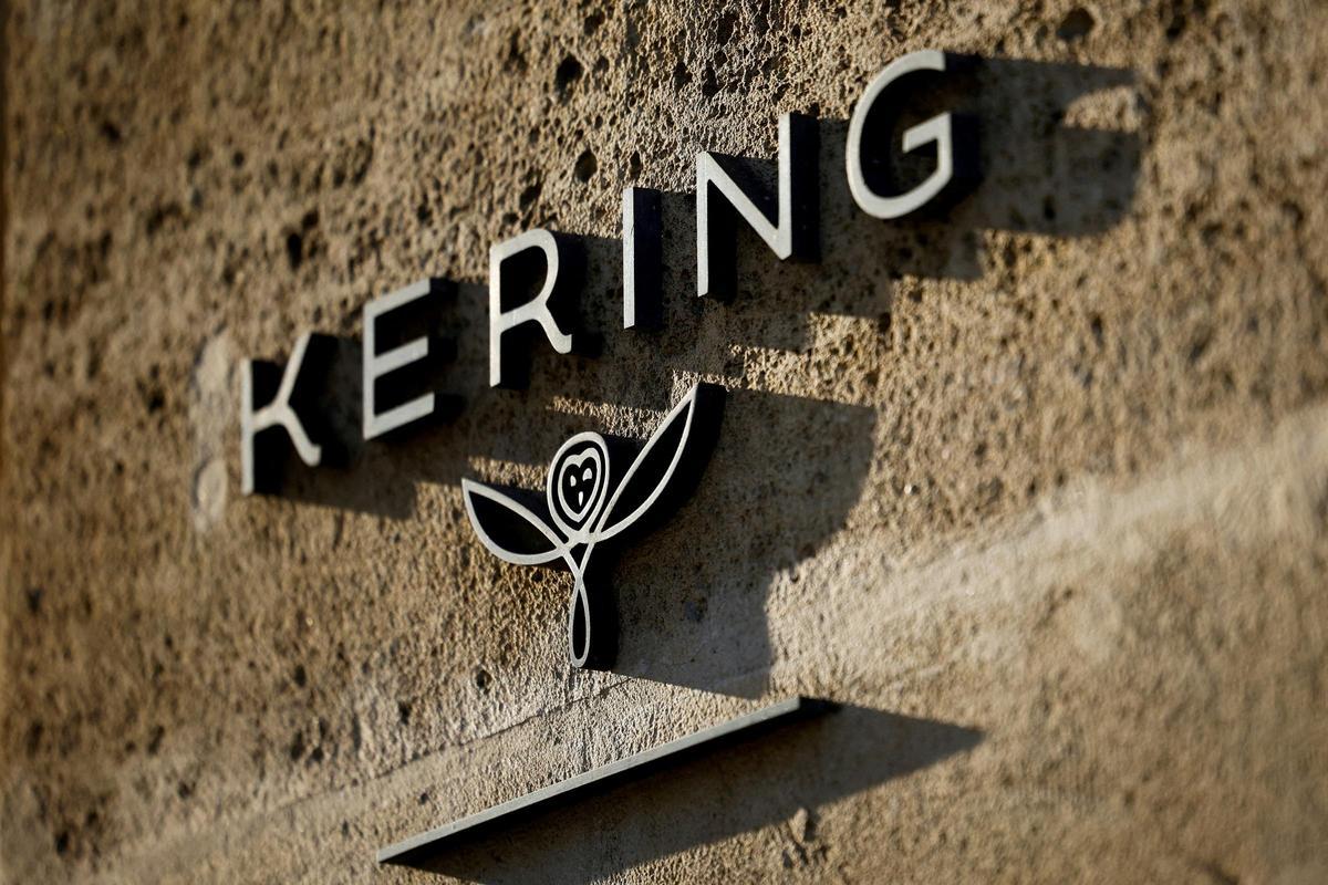 El grupo Kering compra el 30% de Valentino por 1.700 millones con la ...